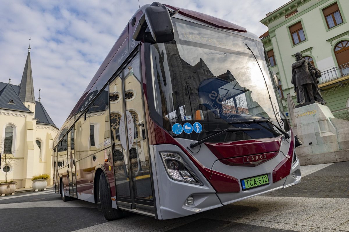 Zölden gurul Balatonfüred: három új elektromos busz állt forgalomba ...